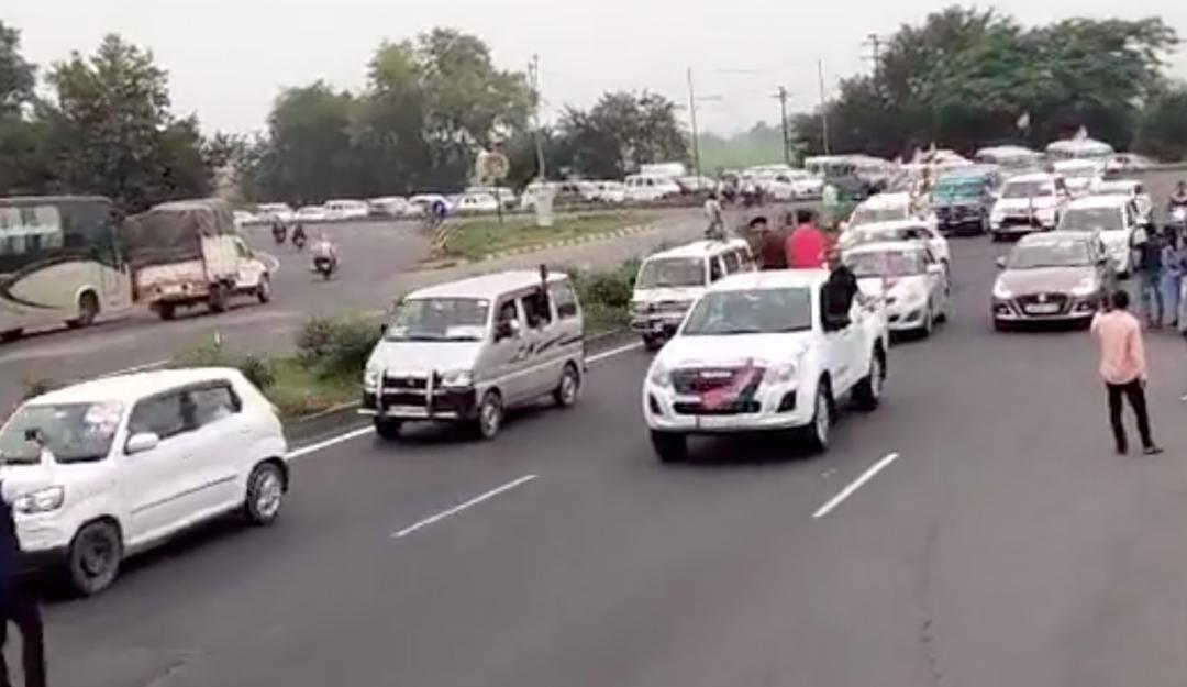 BJP leader Samandar Patel travels in 1,200-car convoy to rejoin ...
