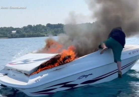 Crew jump off boat ablaze in US; video surfaces
