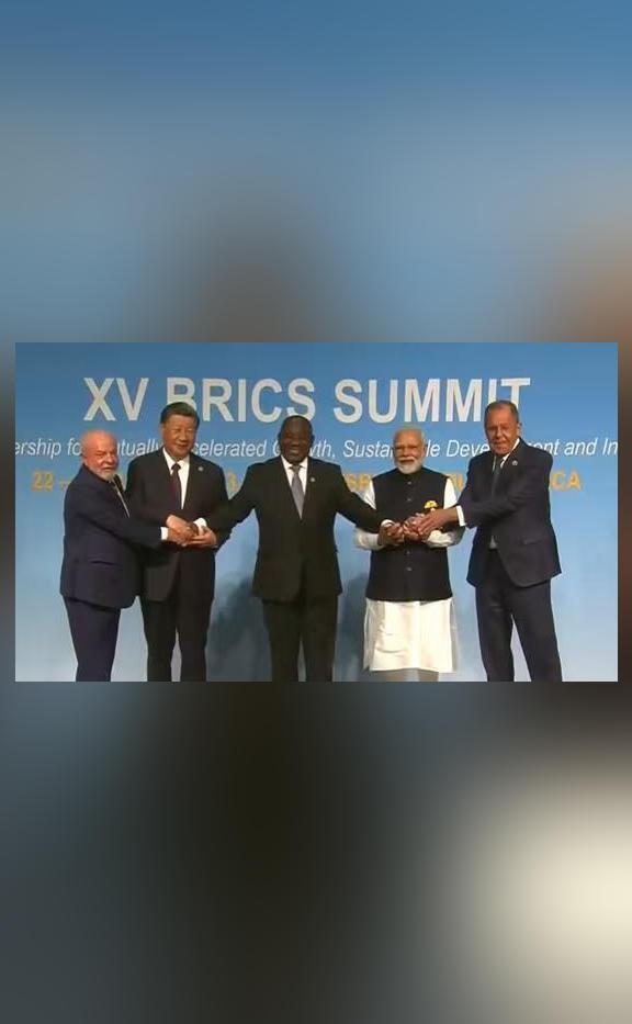 PM Modi & China's Xi Jinping pose for group photo at BRICS Summit