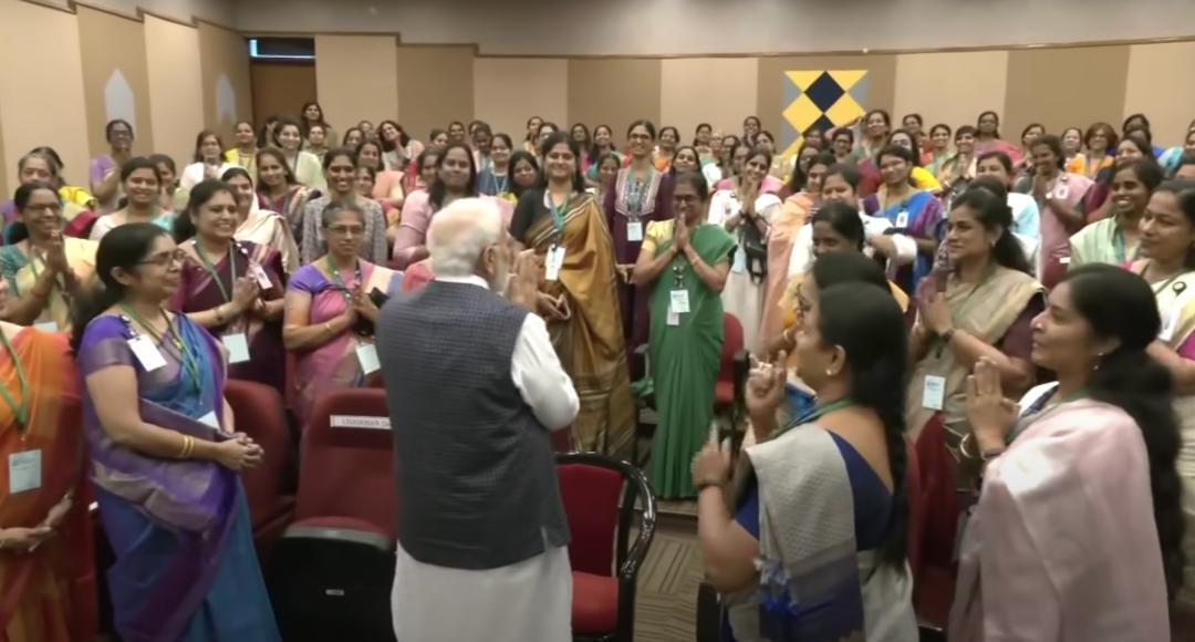 PM Modi meets ISRO women scientists involved in Chandrayaan-3 mission ...