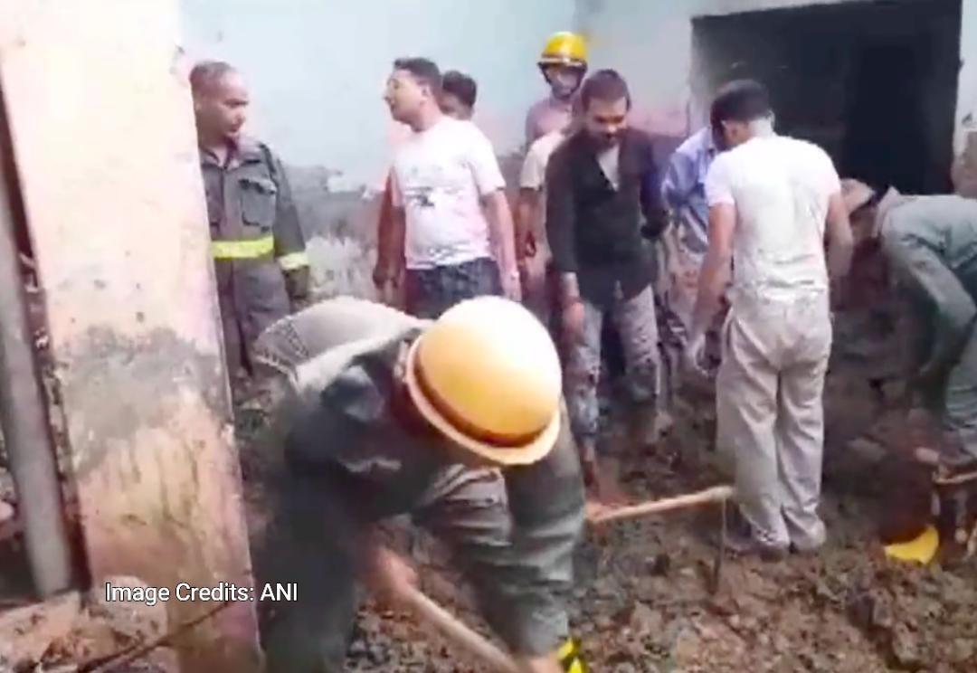 Family trapped under debris after house collapses in UP's Agra