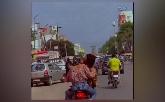 Couple seen kissing on moving bike in Jaipur, action taken as video ...