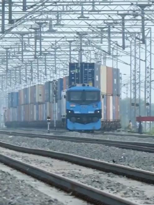 Railways shares video of India's most powerful electric locomotive ...