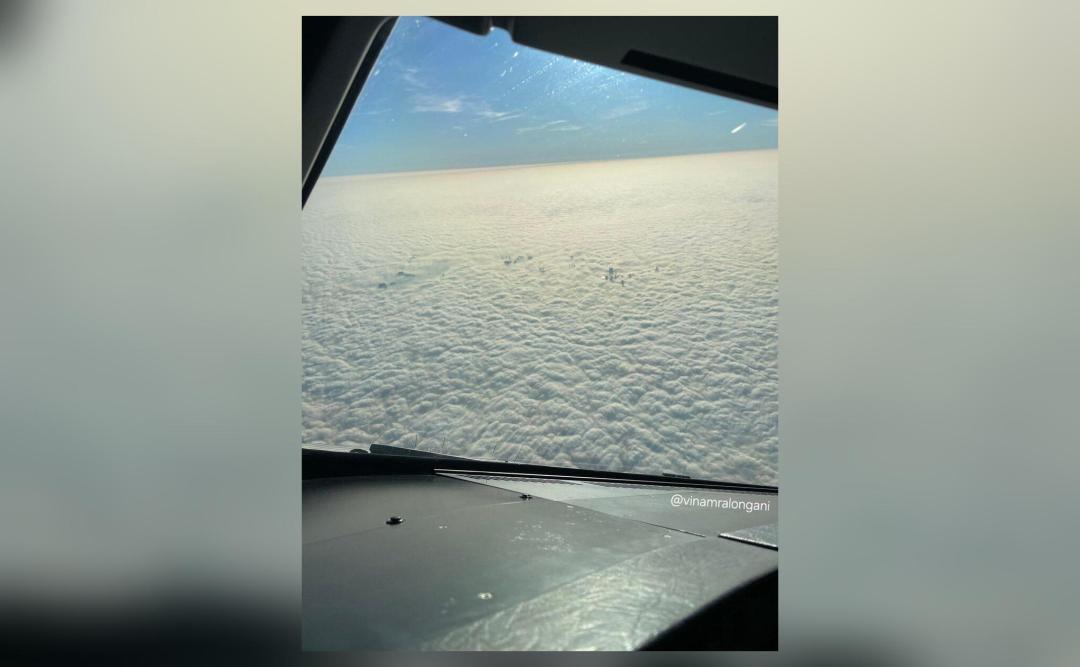 Pic from plane shows dense fog over Delhi airport, tips of Gurugram ... Pic from plane shows dense fog over Delhi airport, tips of Gurugram ...