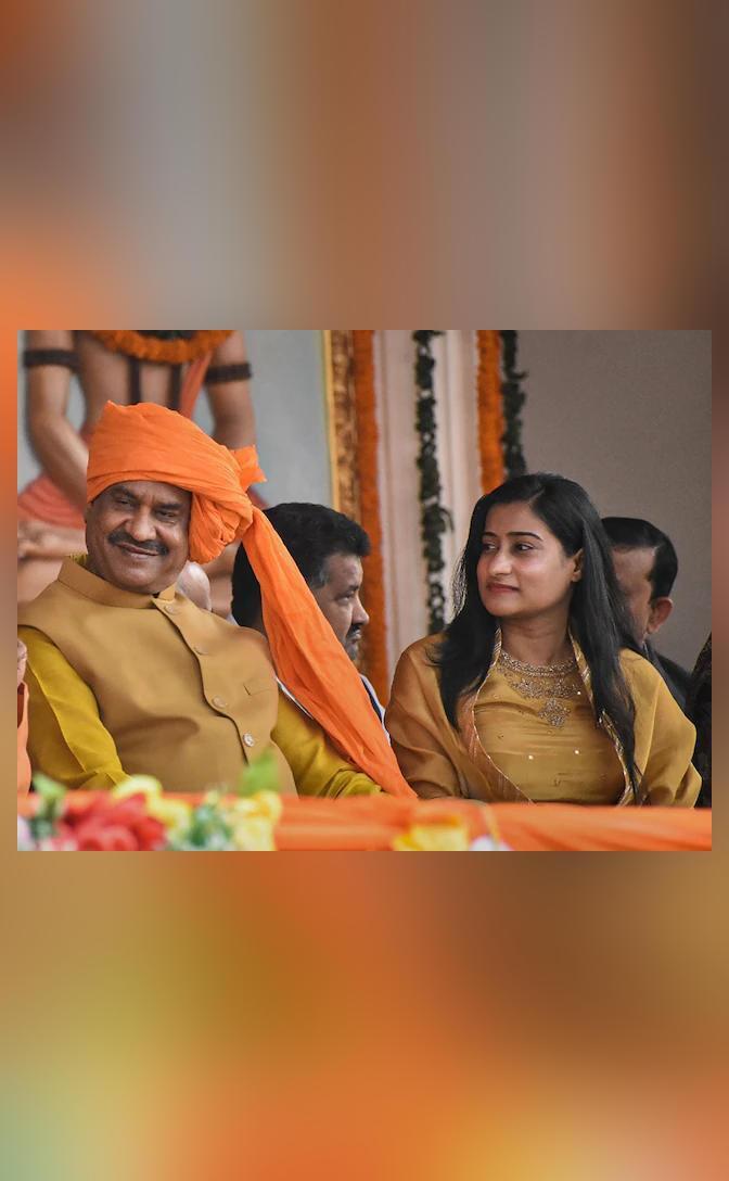 HC orders removal of defamatory posts against Om Birla's daughter | National News | Inshorts