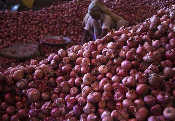 Why are onion prices rising? | EXPLAINERS News | Inshorts