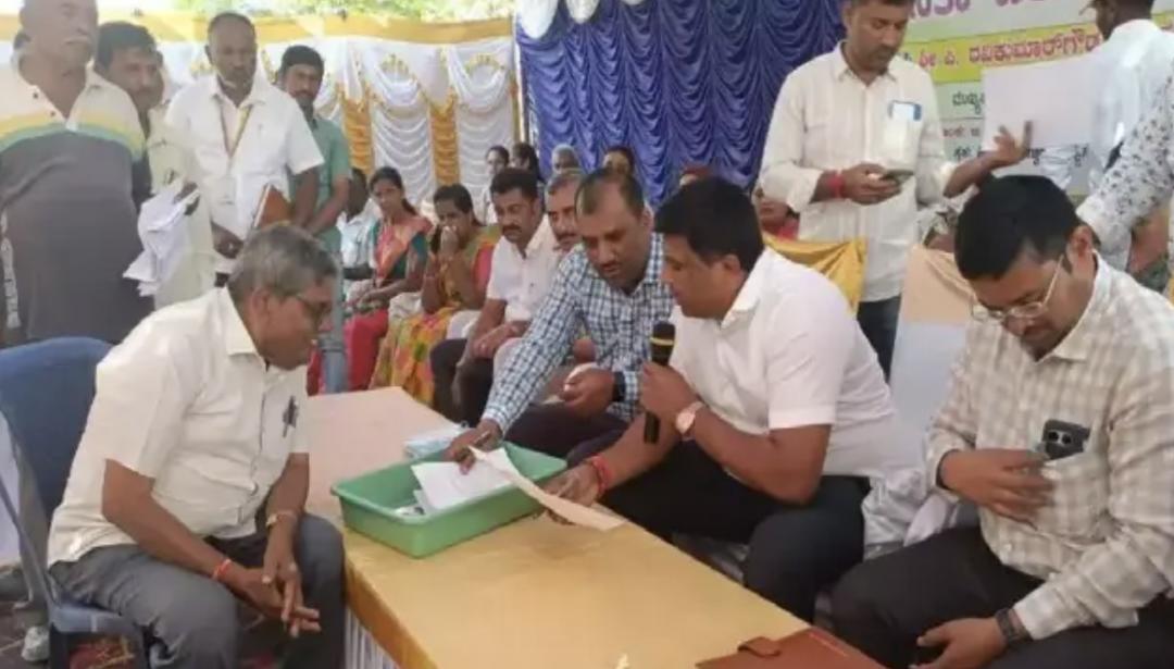 Mandya MLA launches village-level Janata Darshan | National News | Inshorts