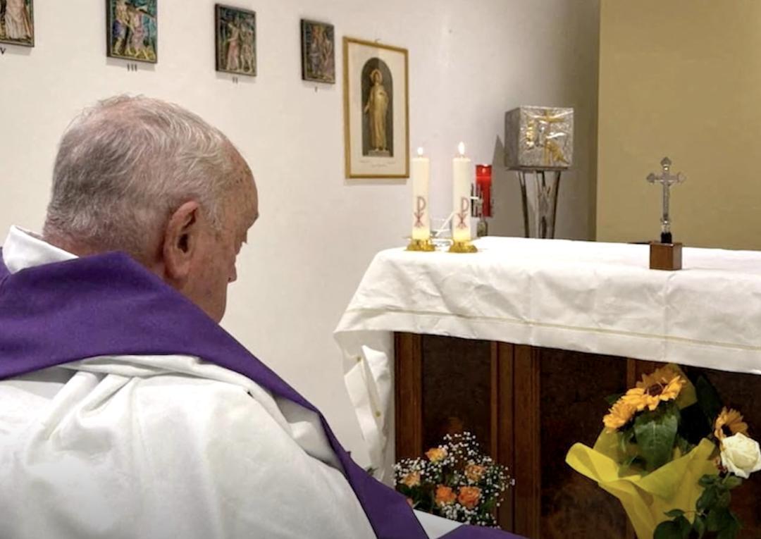 Vatican releases Pope Francis' 1st image since he was hospitalised ...