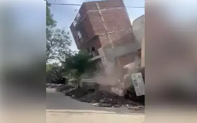 Under-construction Building Collapses in Delhi | National News | Inshorts